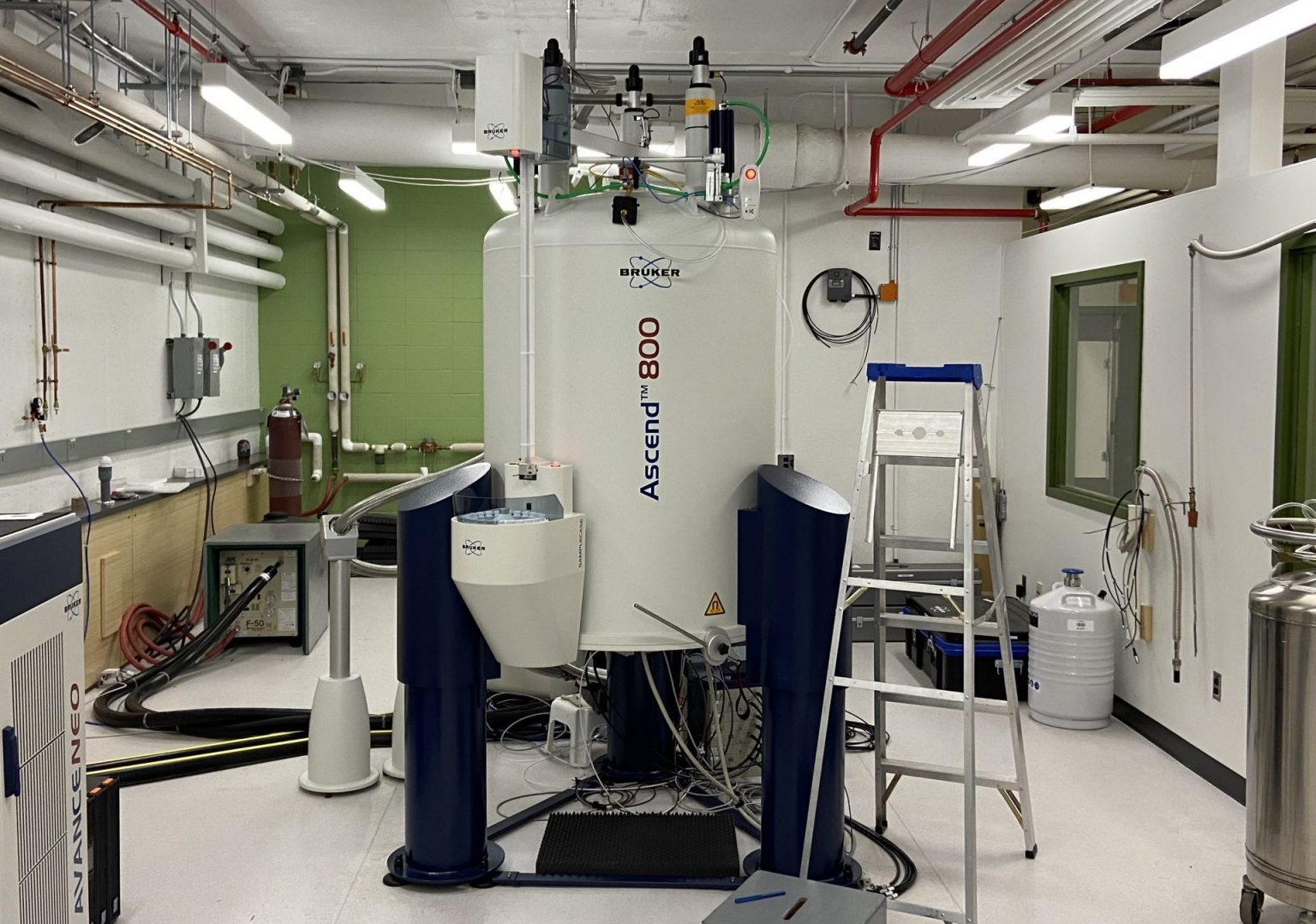 NMR Facilities – Michaelis Research Group